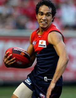 Bennell to wear No.7 in 2011