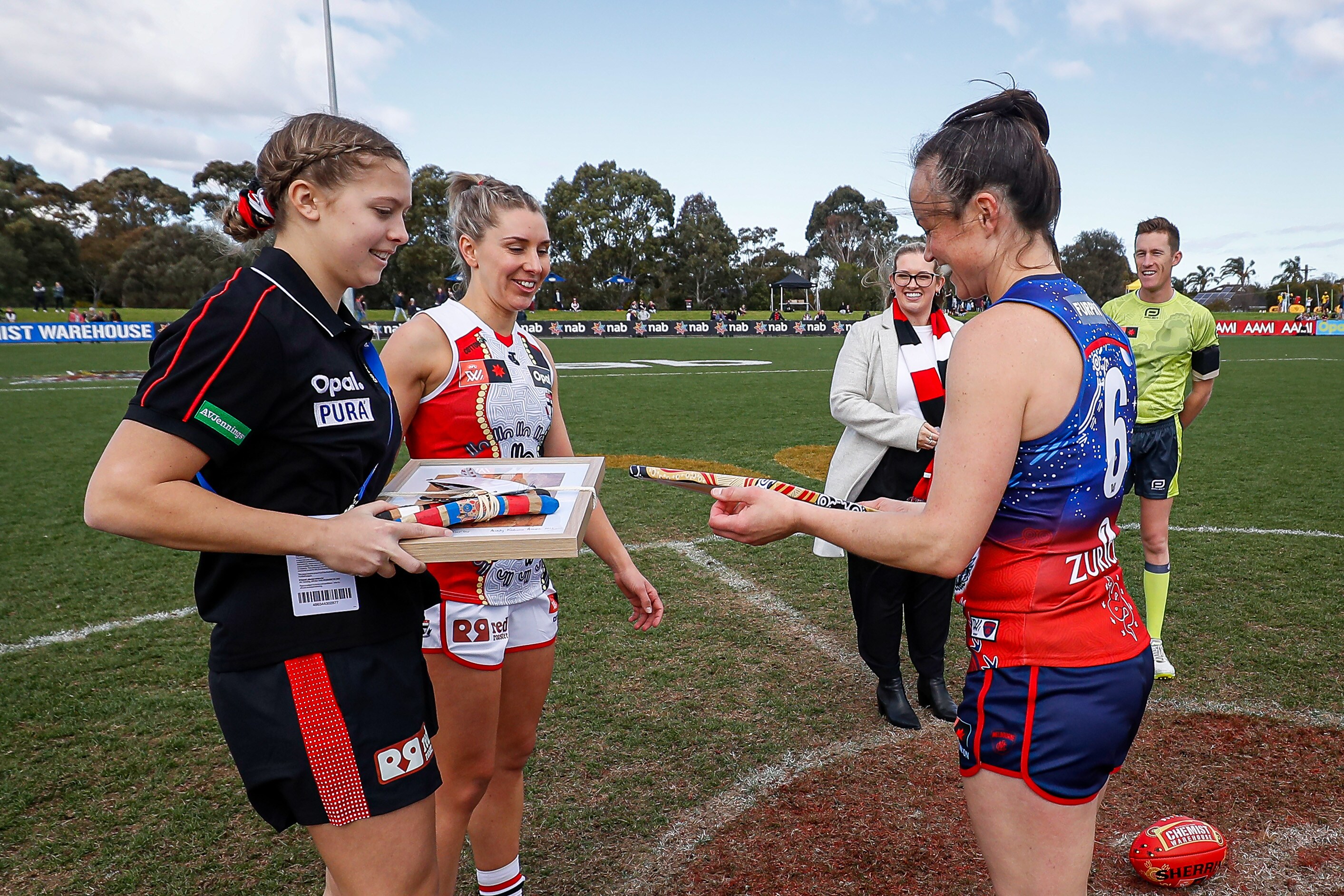 Narrm's cultural gift exchange in Round 3