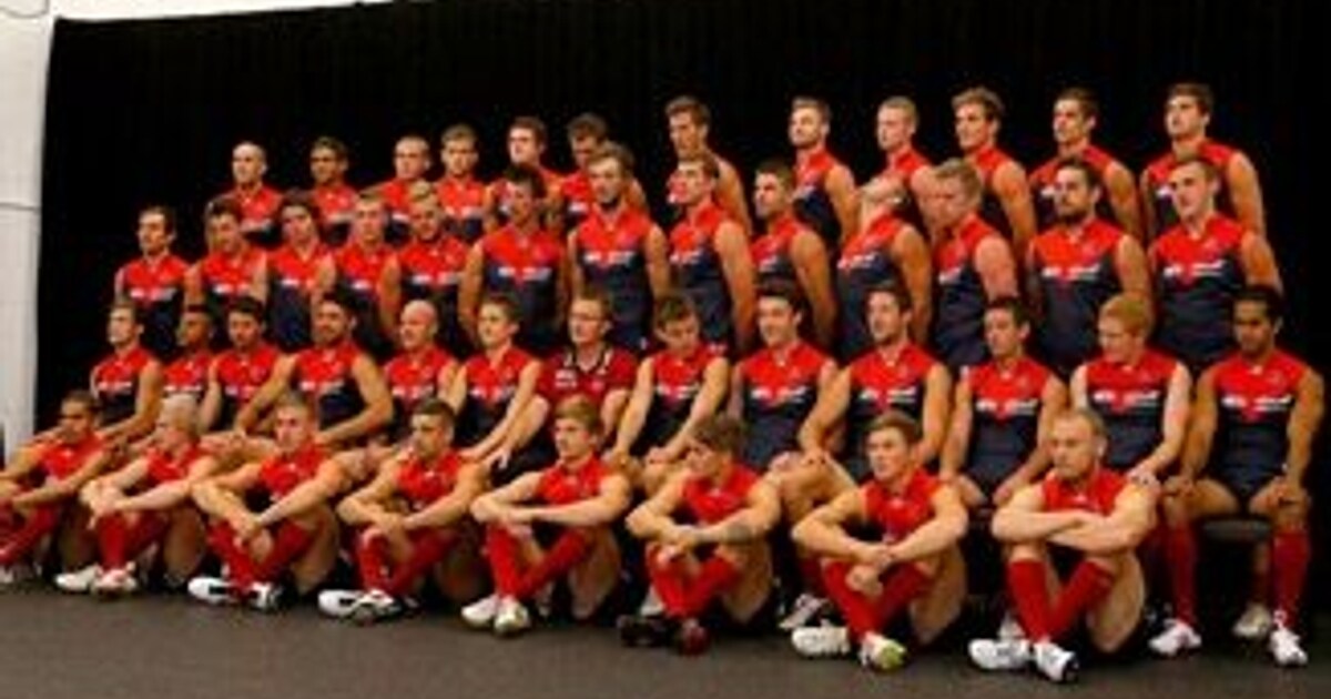 Behind the scenes of the team photo