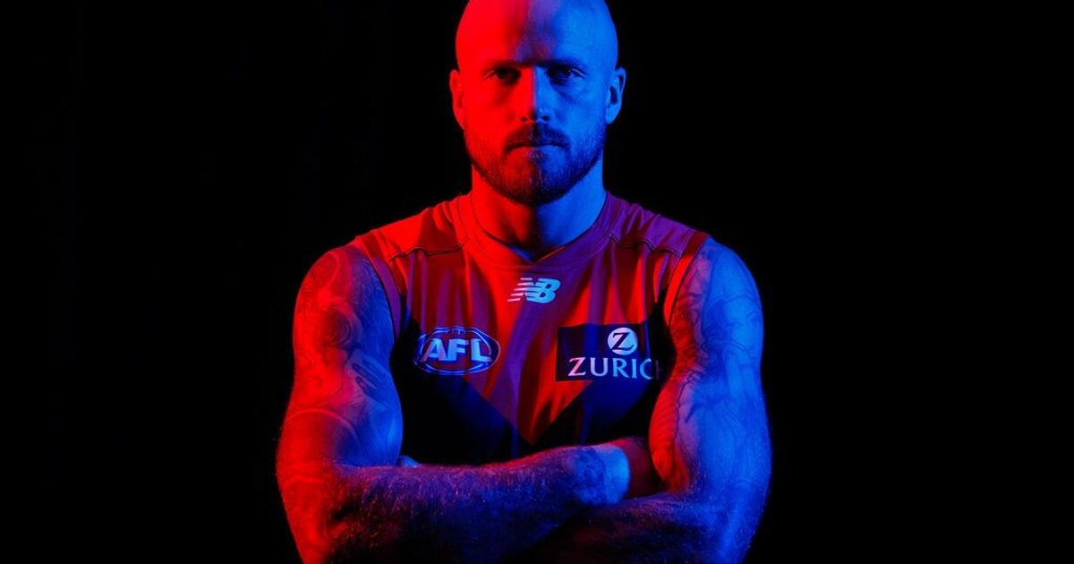 Jones signs on for 2020