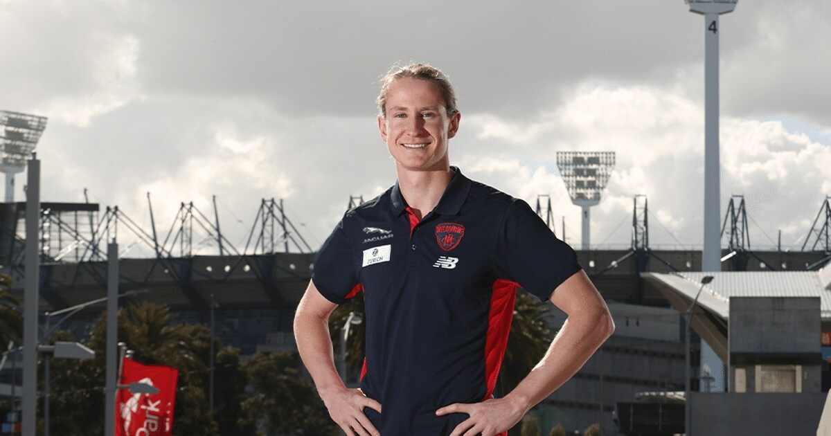 Guy Walker announces his retirement