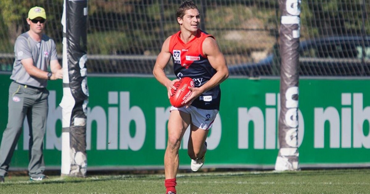 Melbourne signs Jay Lockhart as a rookie