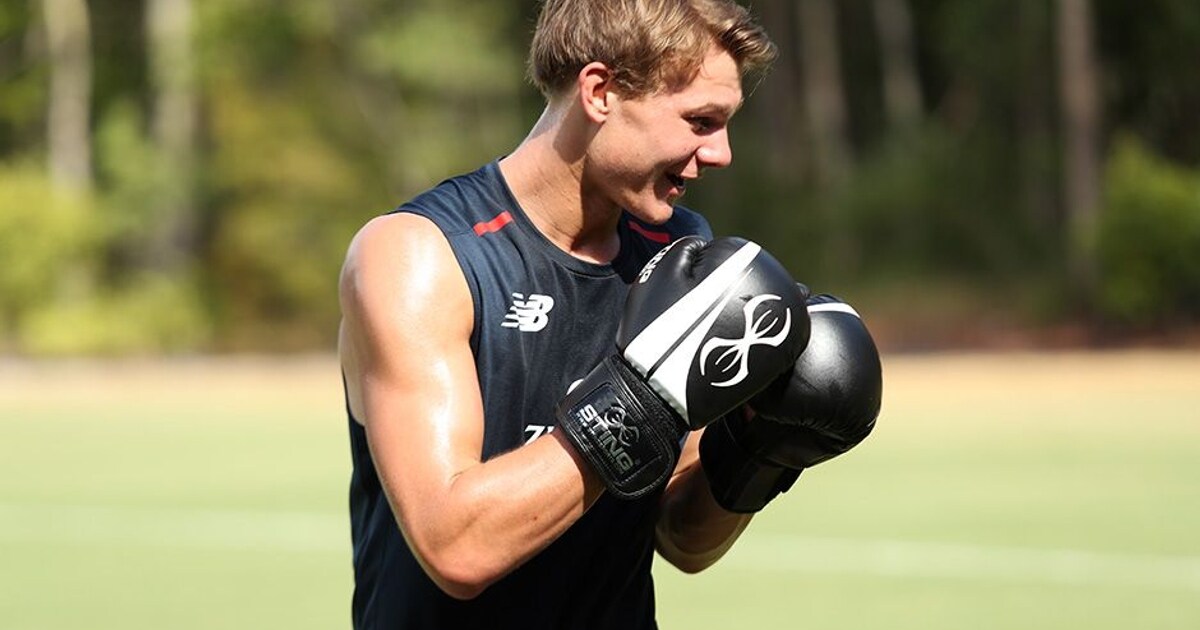 Players buy Nietschke thoughtful gift