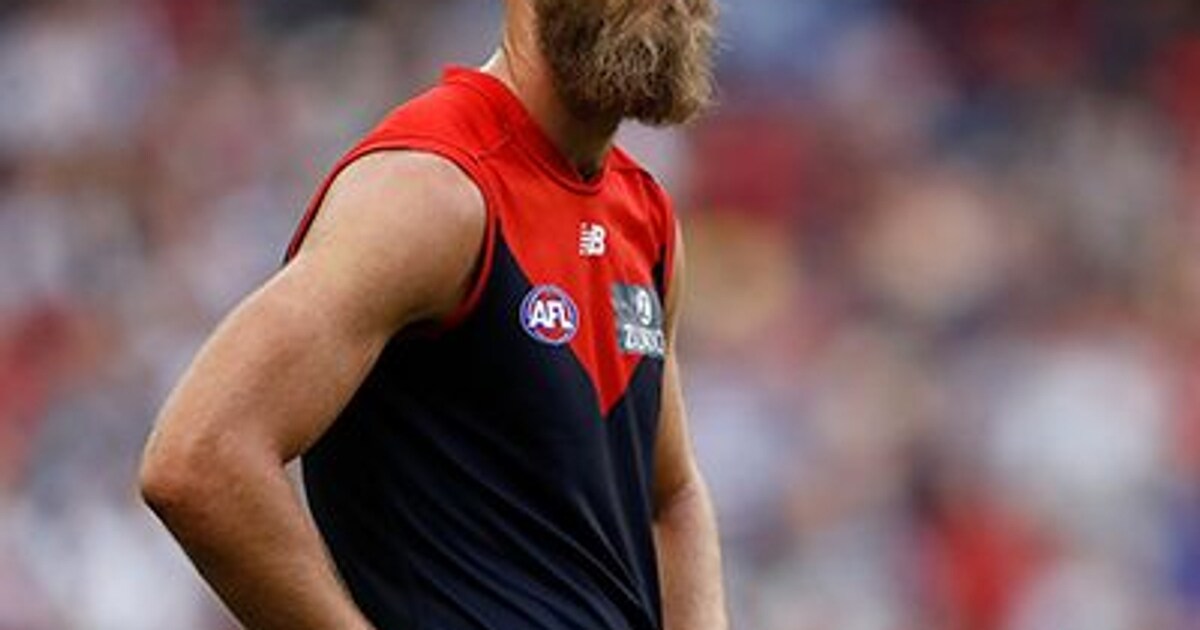 Max gets over the Guthrie sledge