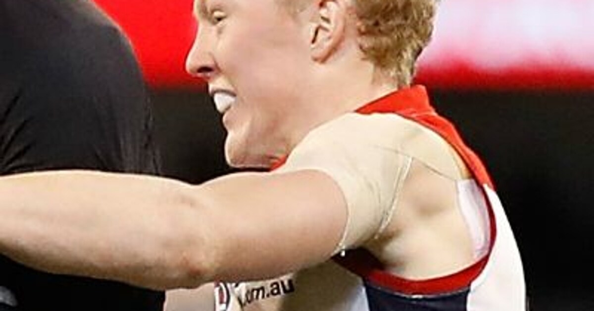 AFL, club deals with Oliver/fan exchange