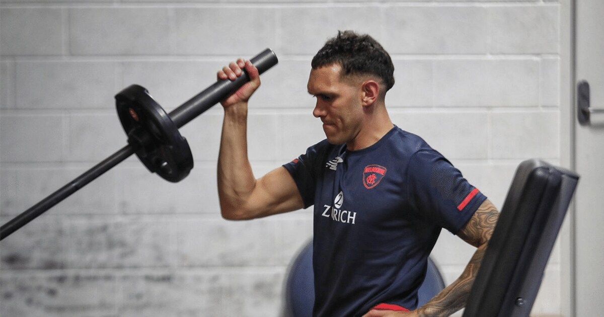 Bennell begins training at Melbourne