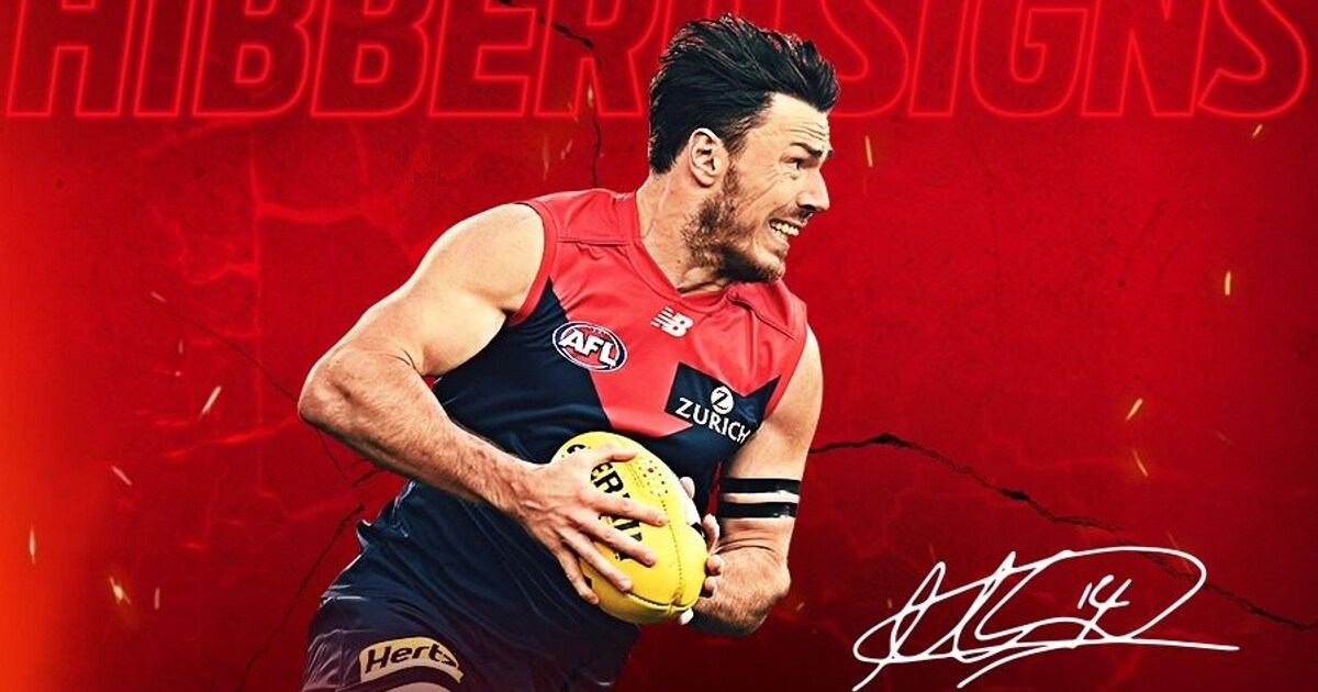 Hibberd extends stay with Dees