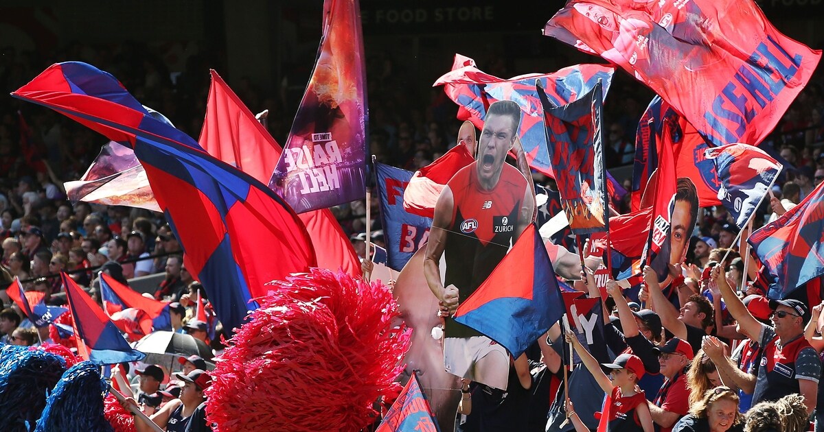 Crowd sizes revealed for Round 1