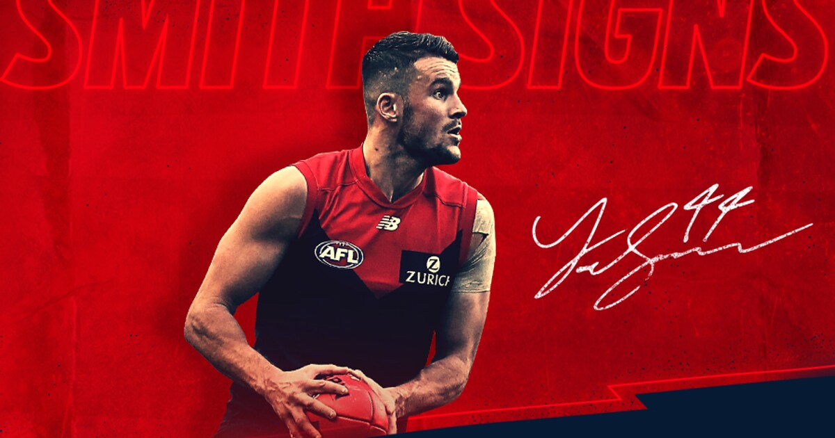 Smith signs contract extension