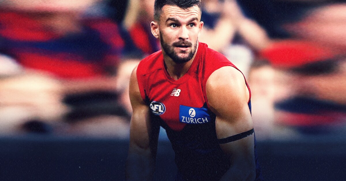 Smith signs new deal